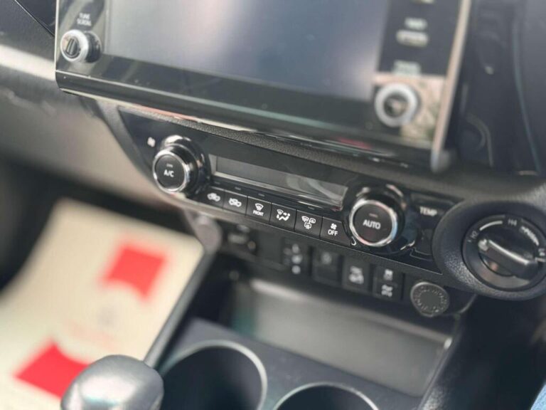 2021 Toyota Hilux 2.4 HI-Lux Invincible D-4D 4WD Double Cab Auto 4WD ...