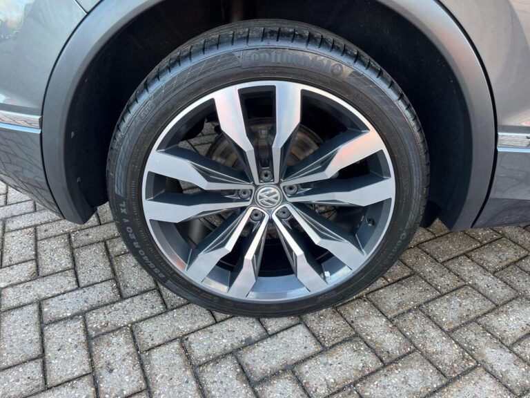 2017 Volkswagen Tiguan 2.0 TDI R-Line DSG Euro 6 (s/s) 5dr - Doval Cars