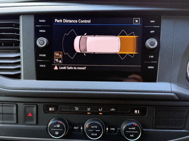 2022 Volkswagen Transporter Shuttle 2.0 TDI SE DSG LWB Euro 6 (s/s) 5dr ...